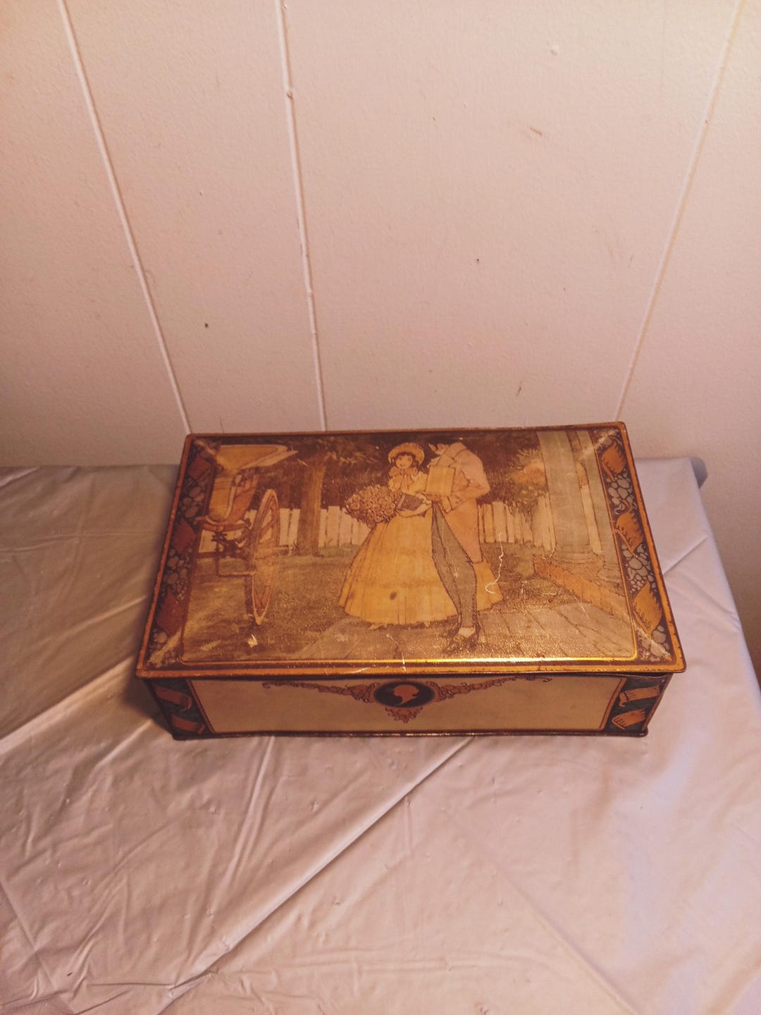 Vintage Cango Romantic Couple Tin, Hinged Tin Box, Cookie Candy Tin - Etsy