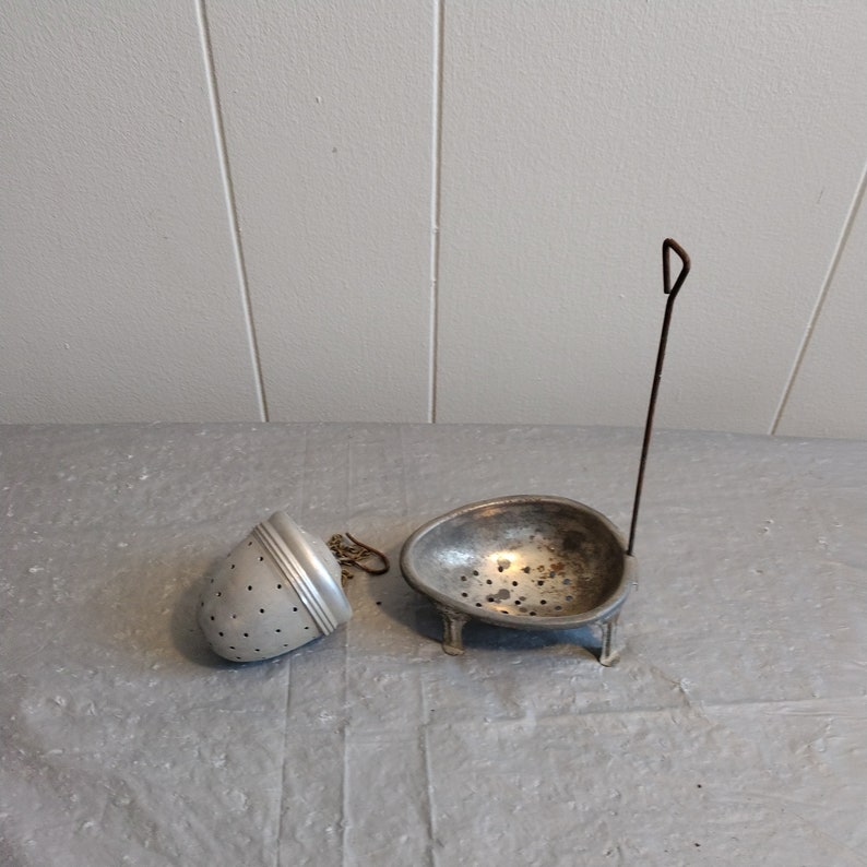 Whats up with the Levitate Spell's Material Components? : r/DnD