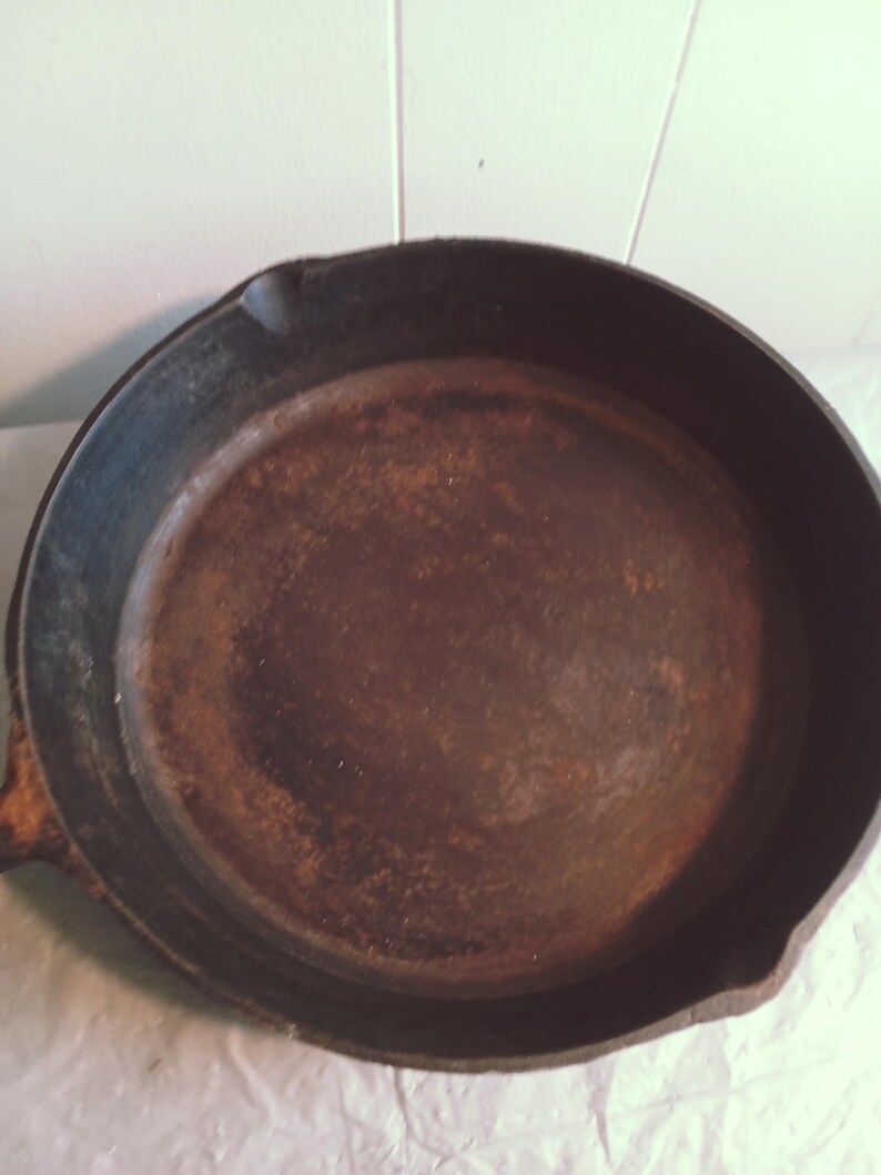 Vintage Taiwan Cast Iron Skillet, Frying Pan, Read Description - Etsy