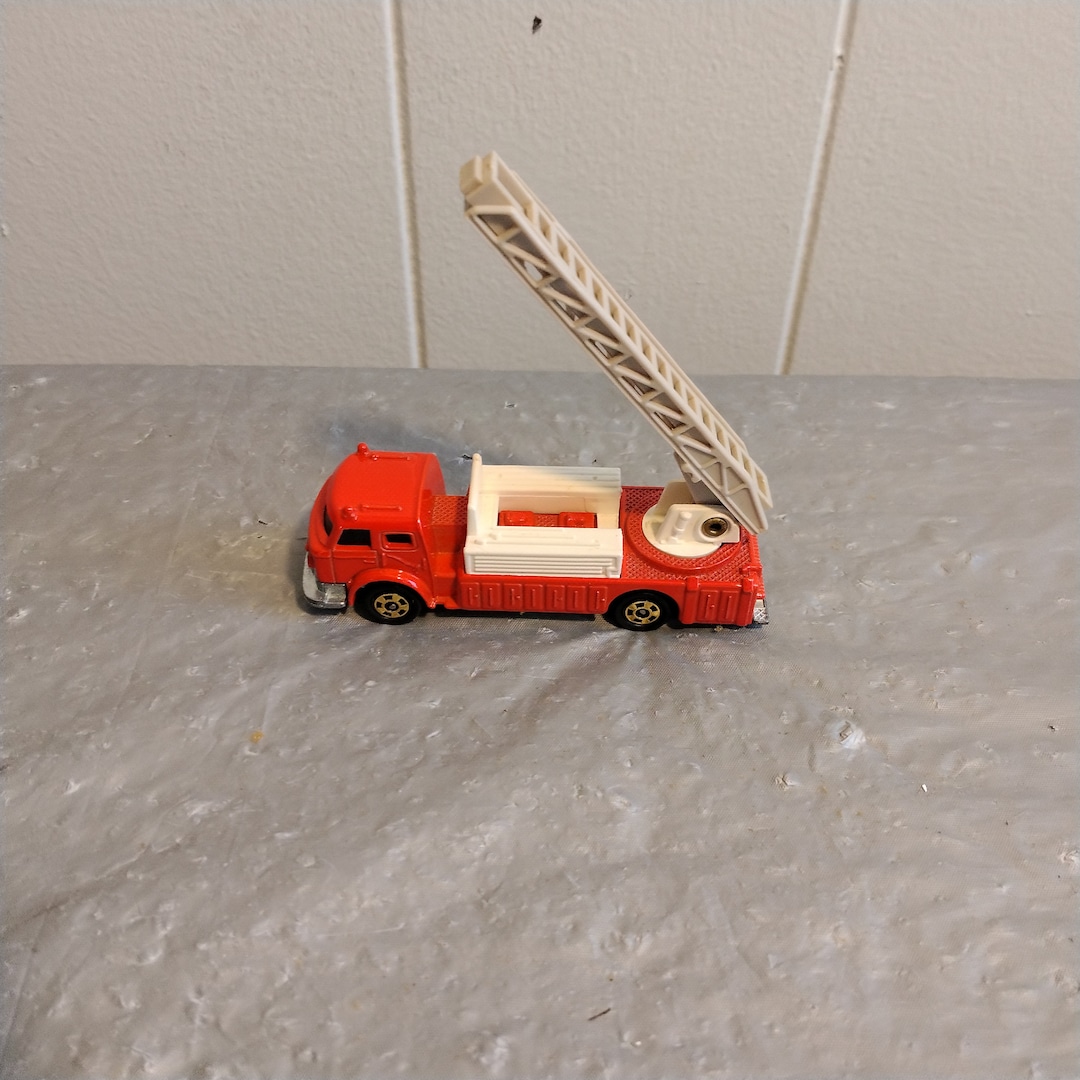 1978 Vintage Tomy Cast Iron Ladder Chief Fire Truck No F33 1/143 Scale ...