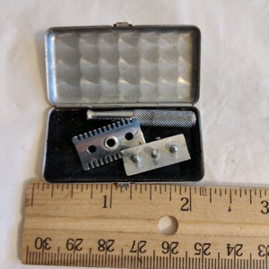 Vintage Mini Evans Razor in Metal Case - Etsy