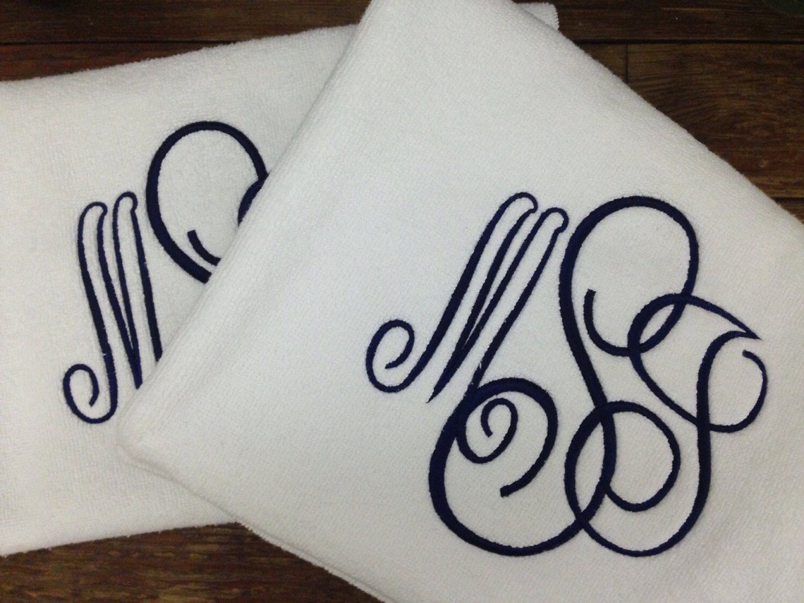 Monogrammed / Personalized / Embroidered Bath Mat - Etsy