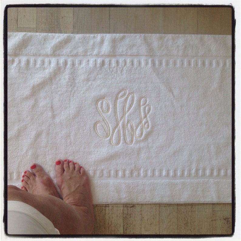 Monogrammed / Personalized / Embroidered Bath Mat - Etsy
