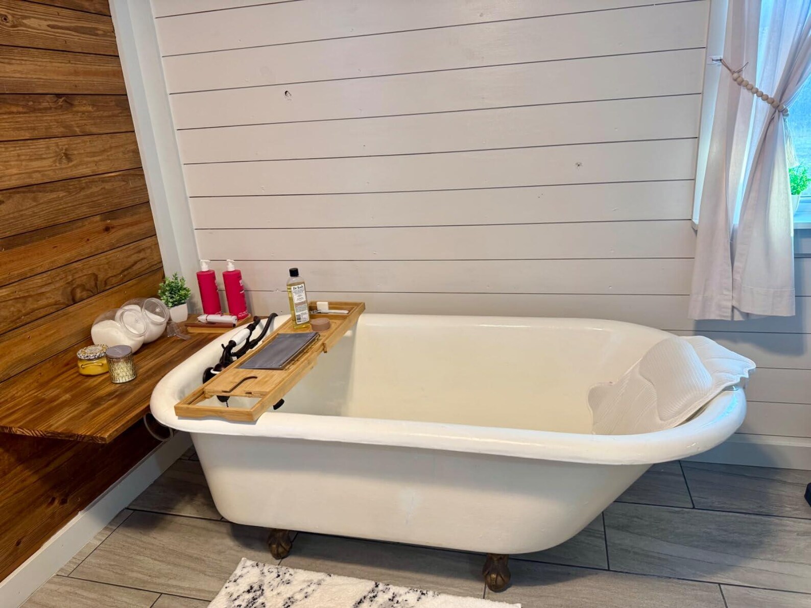 Expandable Bamboo Bathtub Caddy Tray: Spa Bath Tray With Book & Wine ...