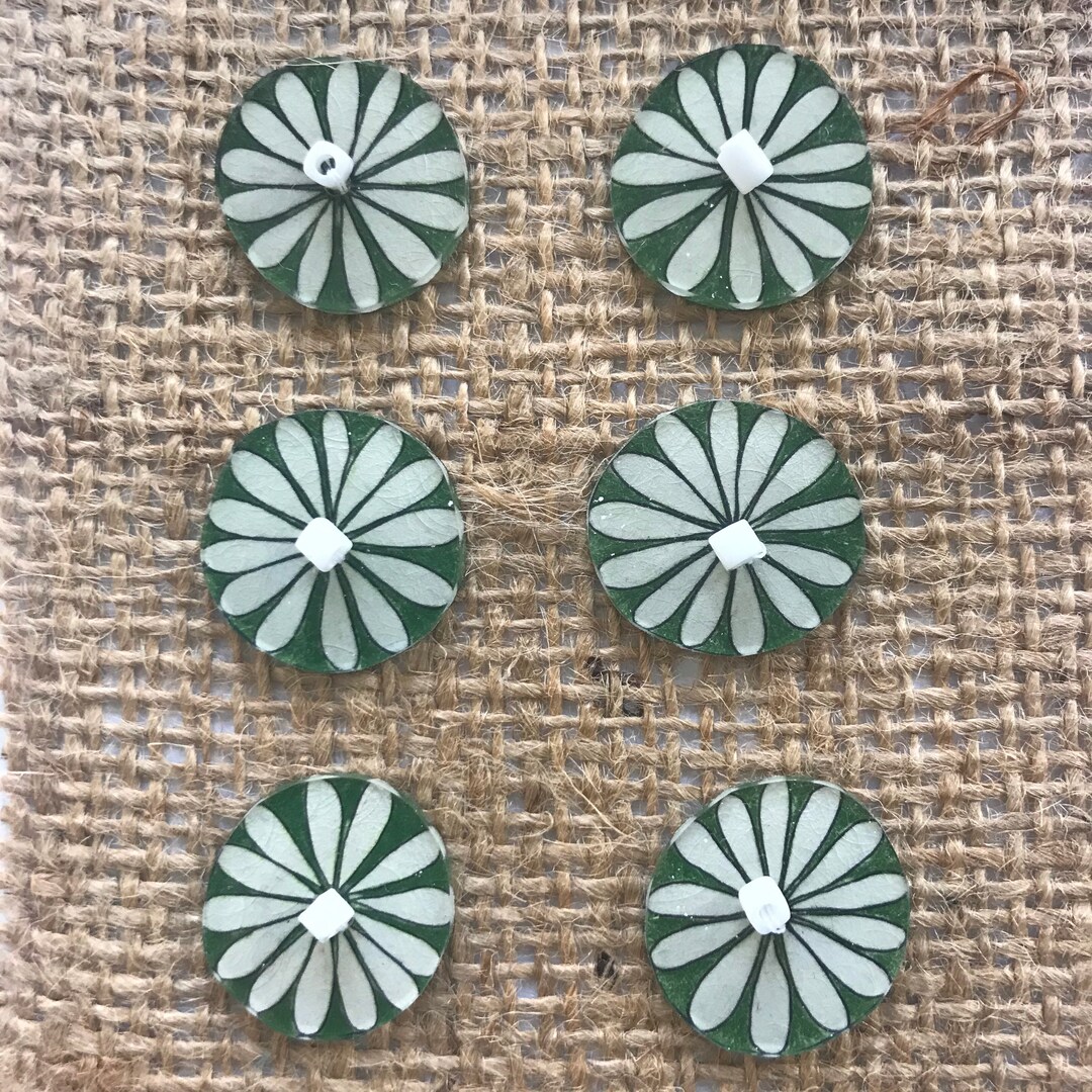 Daisy Buttons Green and White Decorative Daisies Flowers - Etsy