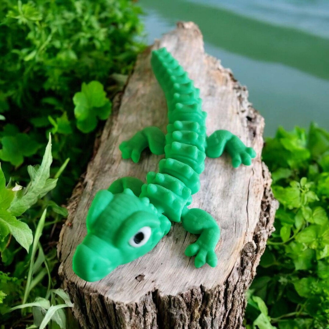 Mini Crocodile Fidget for Children and Adults. Articulating Crocodile ...
