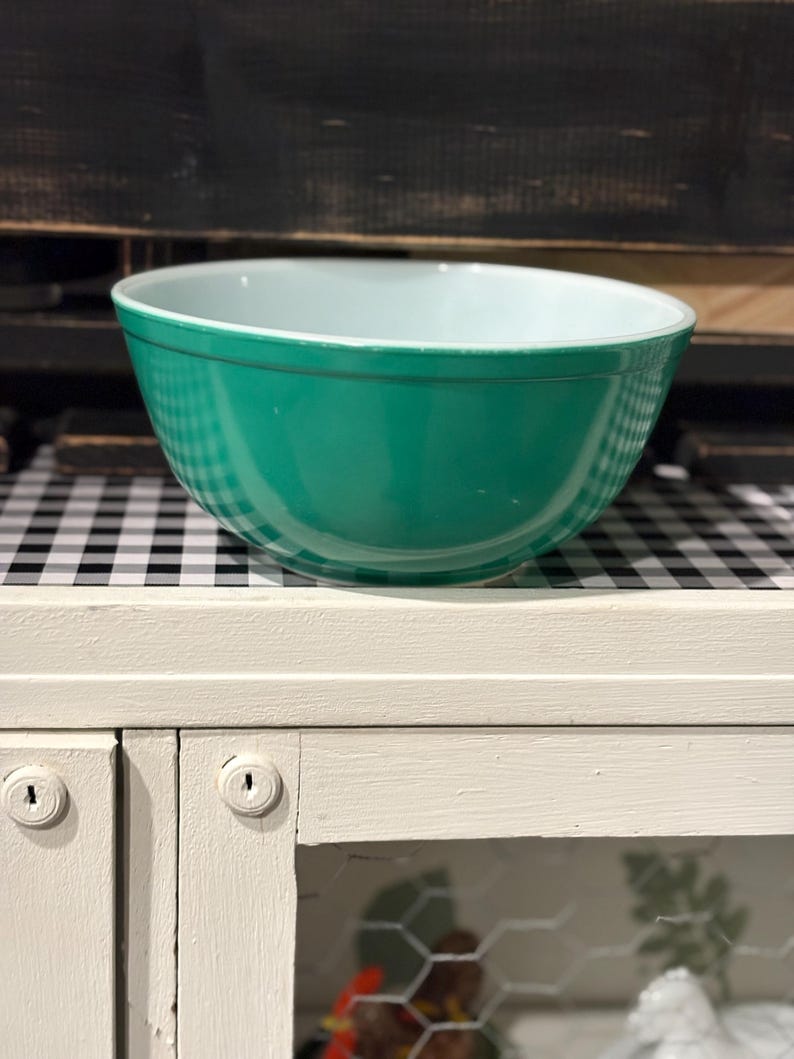 Vintage Pyrex 403 Mixing Bowl – Beautiful Jade Green – Mid-century ...
