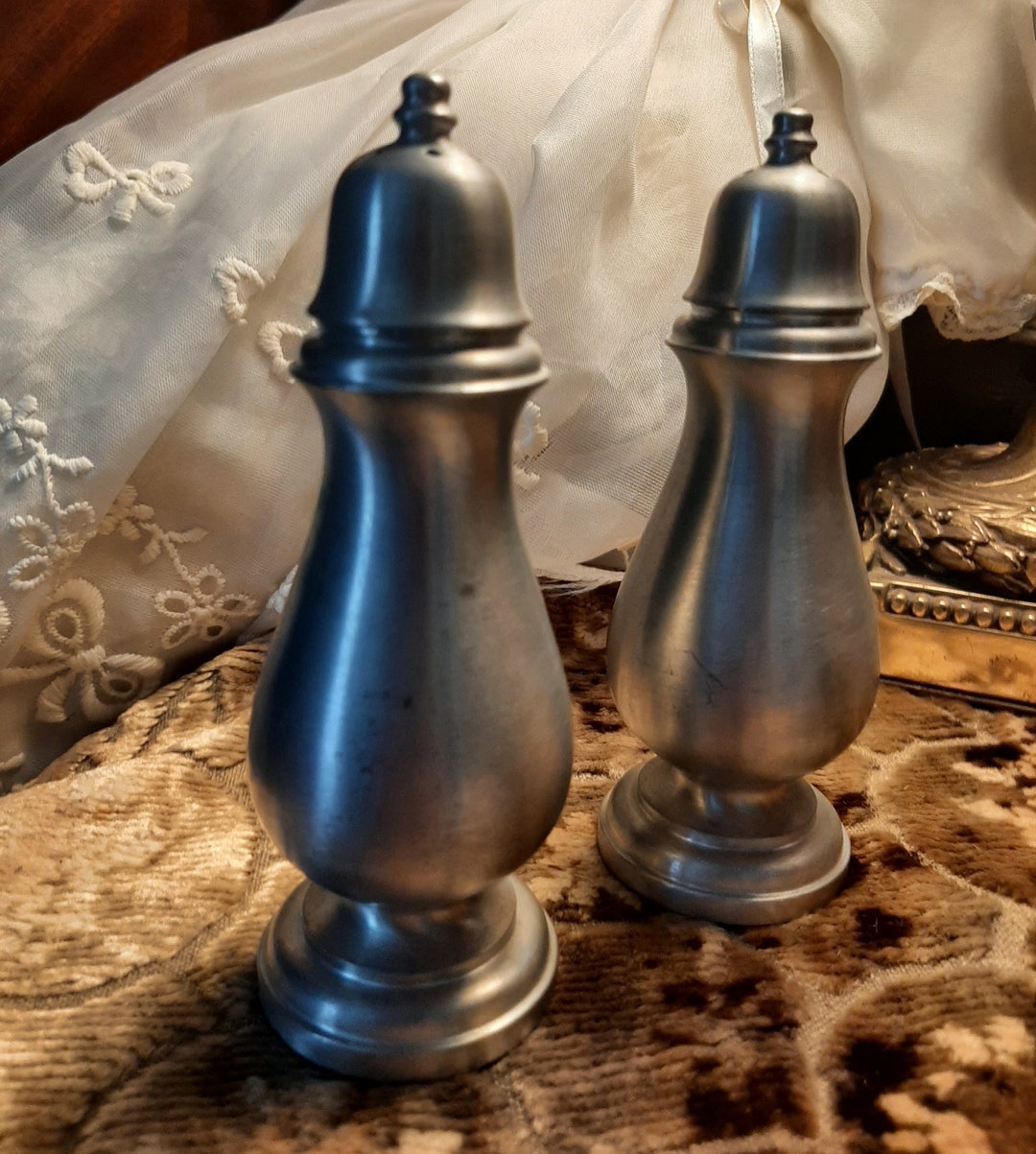 Oneida Heirloom Collection Pewter Salt and Pepper Shakers Primitive ...