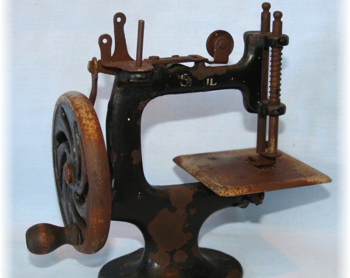 Antique Iron Hand Crank Wheel Sewing Machine - Etsy