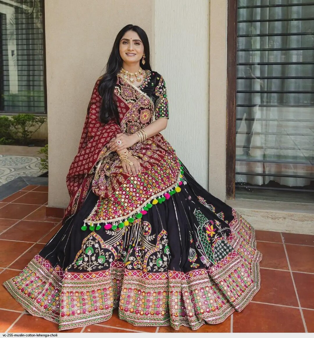 Gujarati Mirror Work Lehenga Choli: Muslin Cotton Navratri Garba Outfit ...