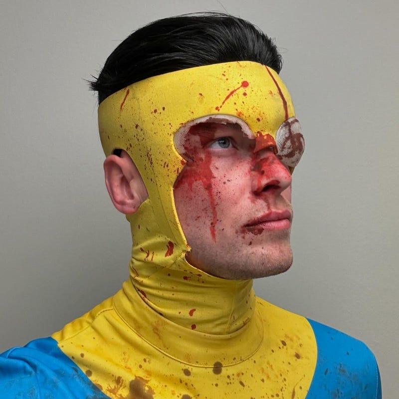 Invincible costume - Etsy México