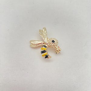 Vintage Gerry's Stinging Bee Brooch - Enamel & Gold Tone - Black Yellow ...