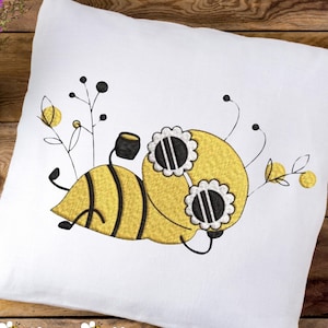 Floral Bee Machine Embroidery Design, Cute Honeybee Stitch Pattern for ...