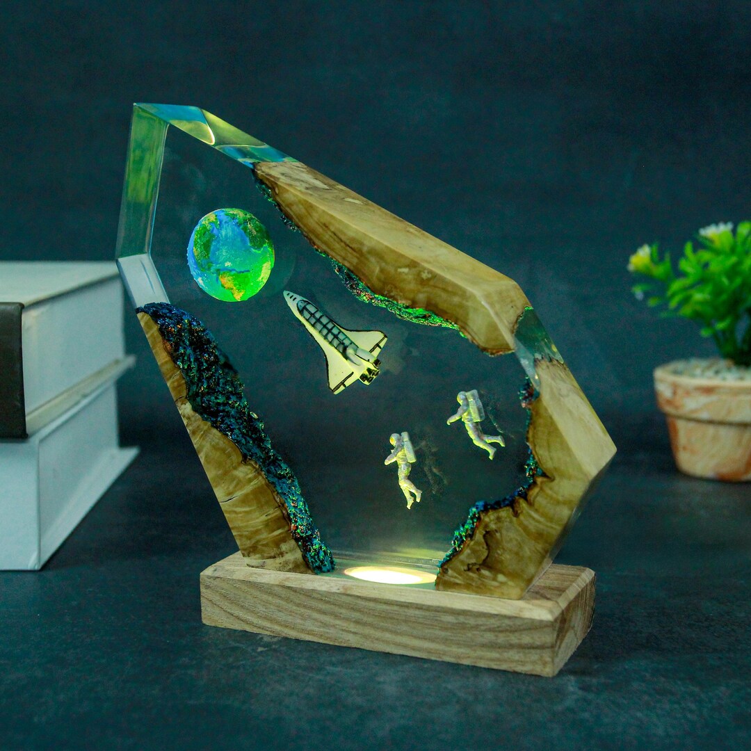 3D Resin Space Art: Spaceship, Astronauts, Earth & Wood Desk Decor ...
