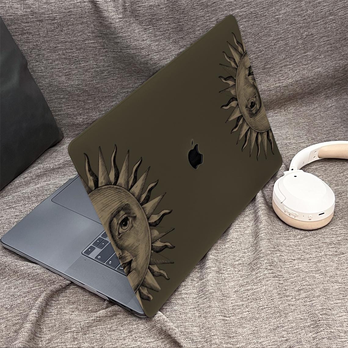 Vintage Sun Eyes New MacBook Case, Hard Laptop Case for MacBook Air15 ...