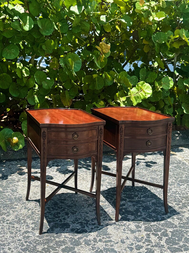 SOLD!!!! Antique Mahogany Side Tables – Deilcraft Pair With Carved Details - Etsy