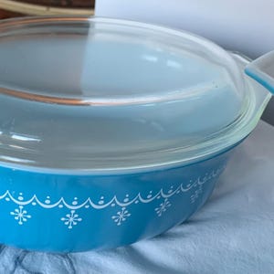 Five Pieces of Pyrex - Three Vintage Pyrex Snowflake Garland Cinderella ...