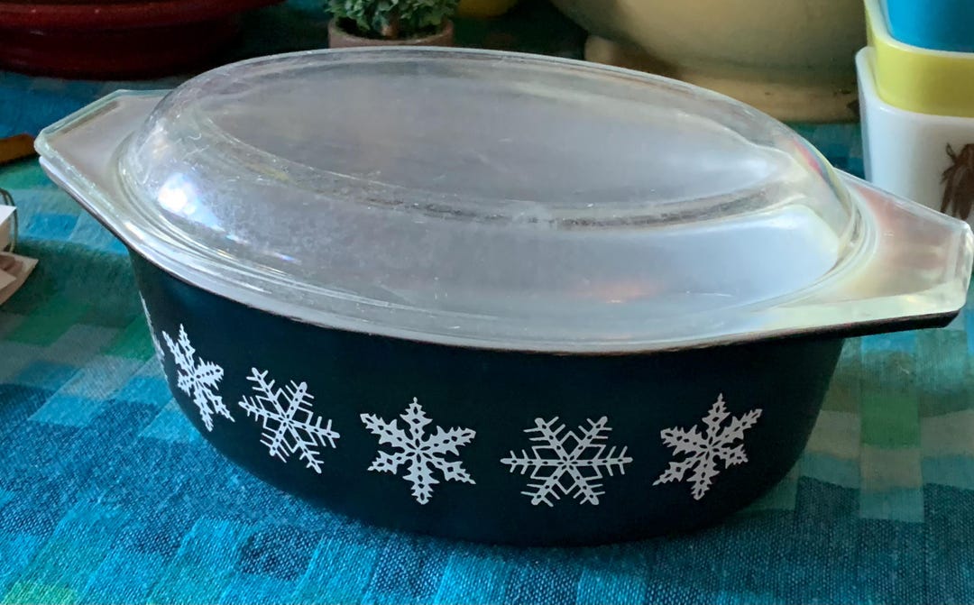Vintage Pyrex Black and White Snowflake Oblong Casserole Dish With Lid ...