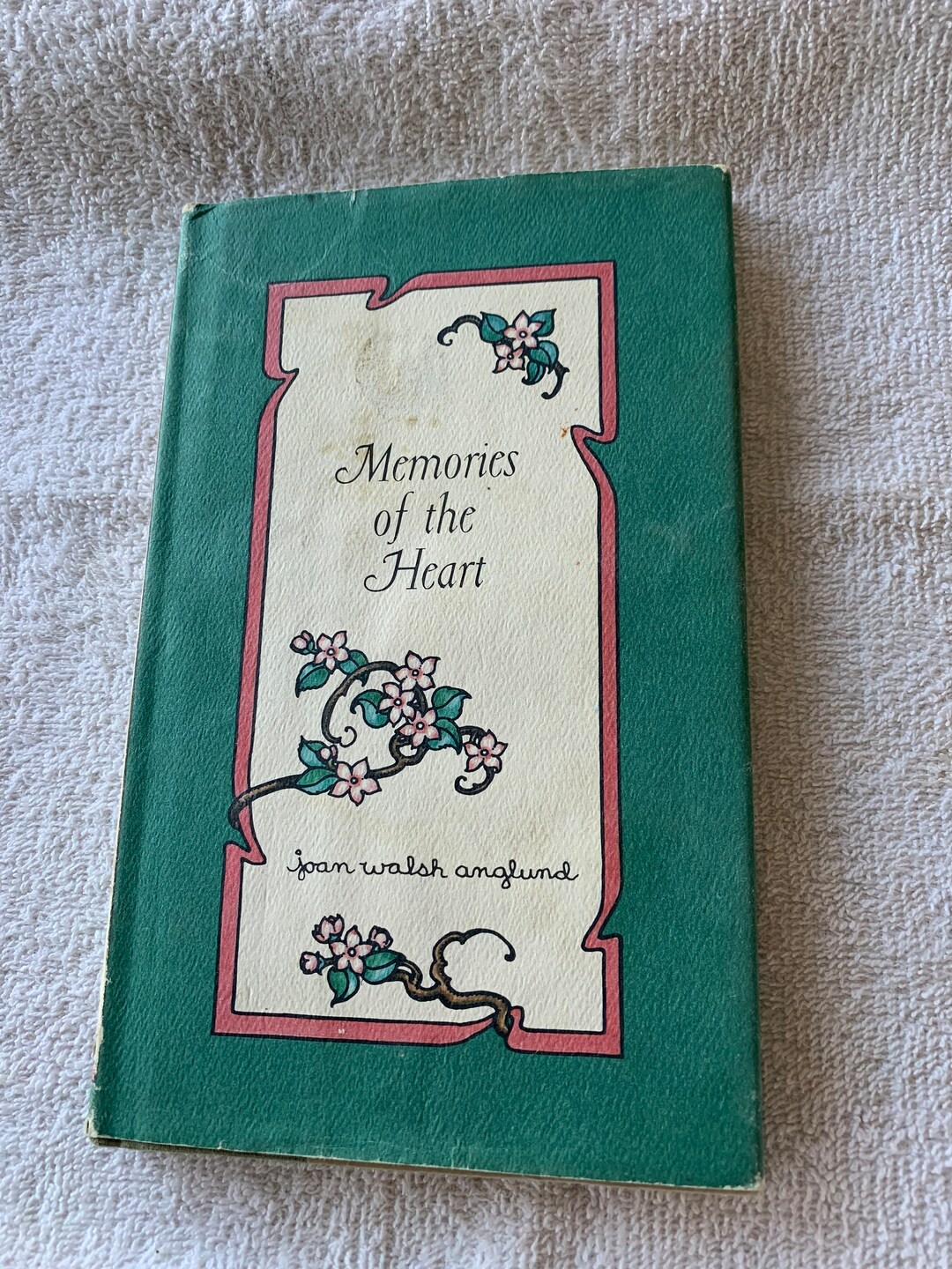 Vintage Joan Walsh Anglund Small Book 1984 Memories of the Heart Lovely ...