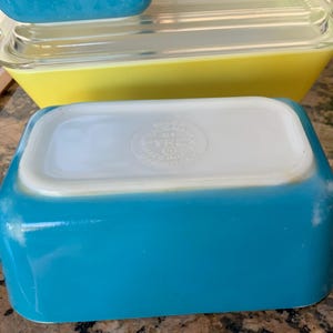 Vintage Pyrex Eight Piece Primary Color Storage Pieces Two Fridges Red ...