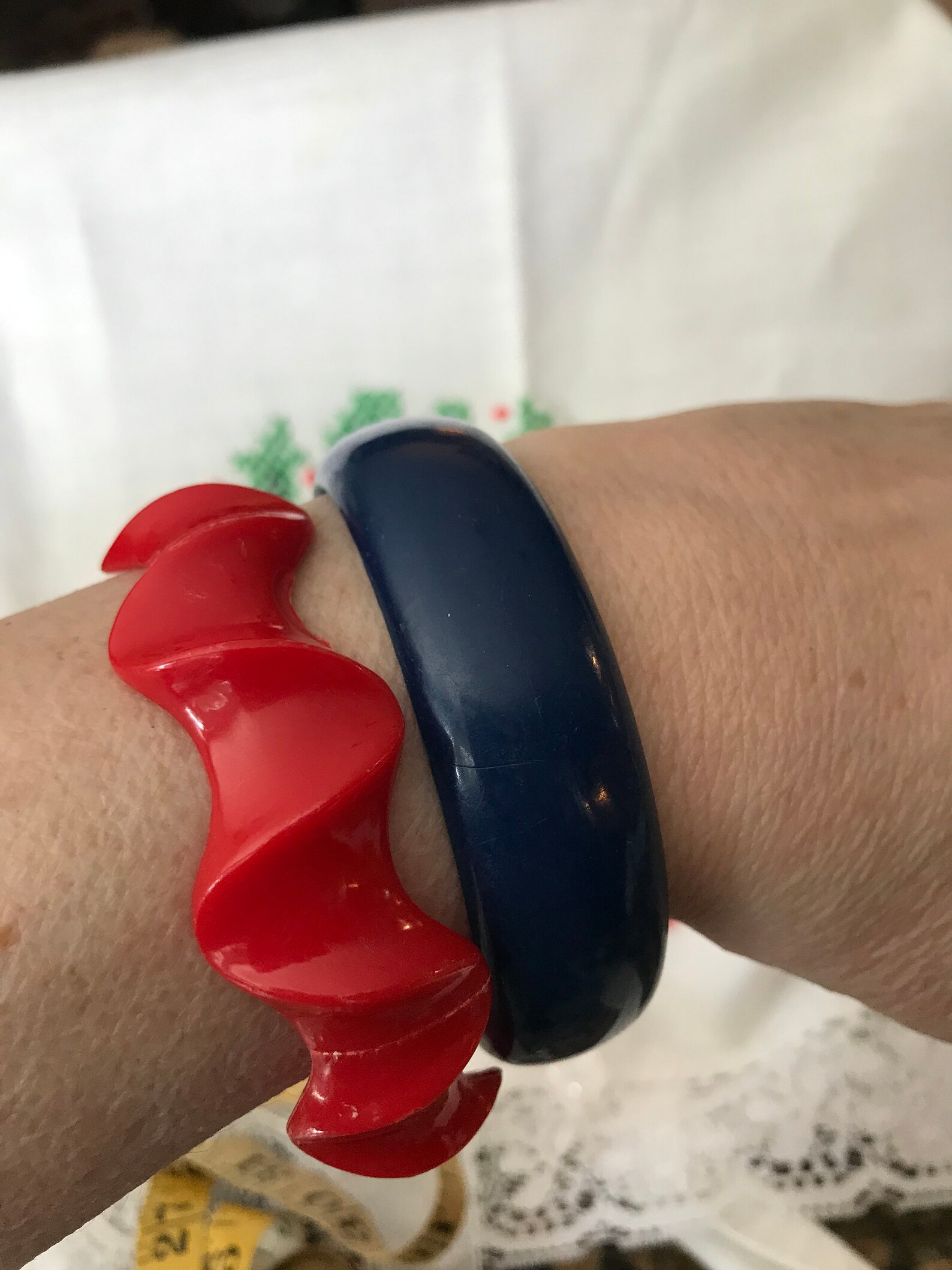 Vintage Retro Plastic Wavy Twisted Red Plastic Bangle Bracelet and Navy ...