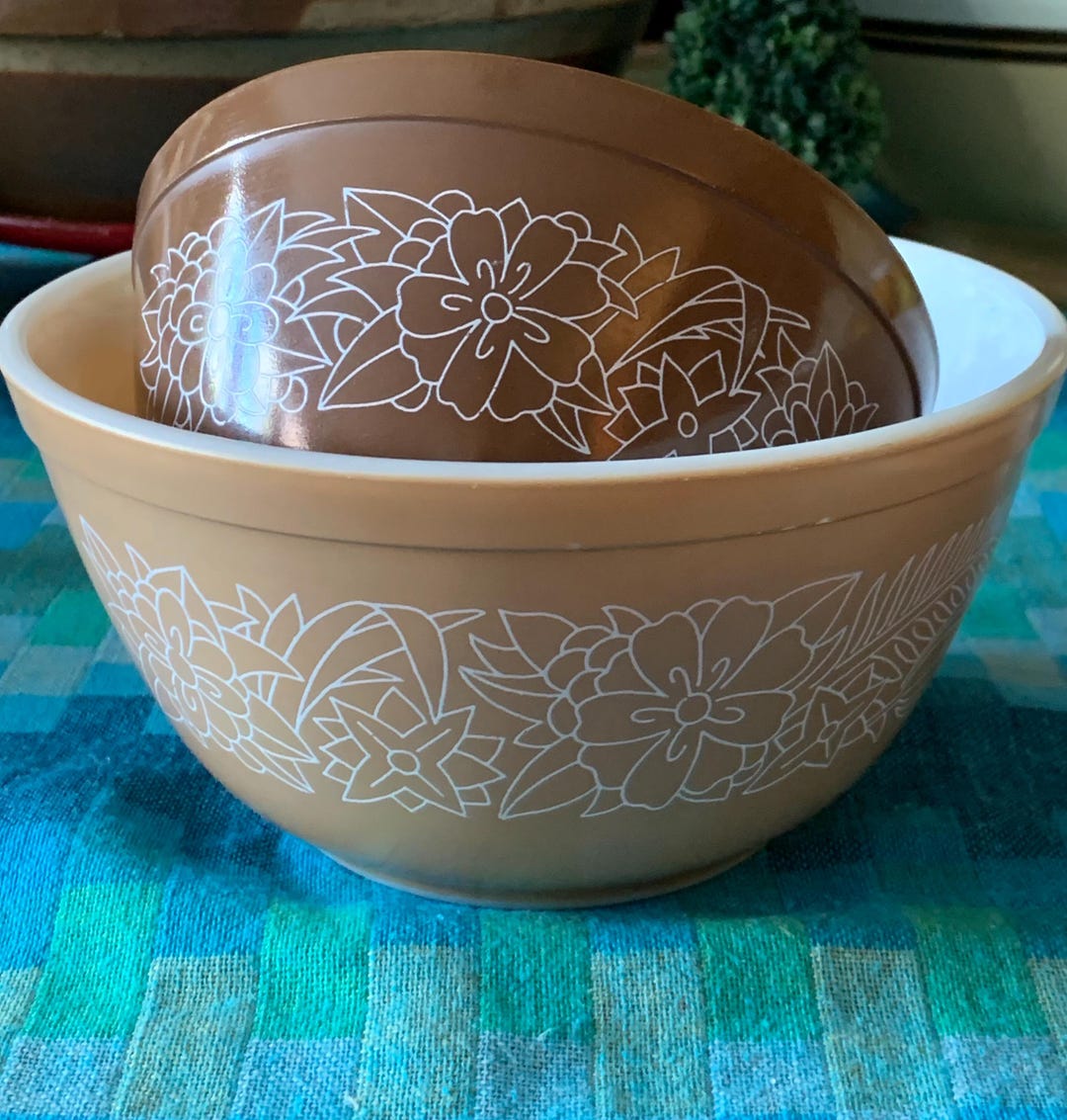 Vintage Woodand Brown Beige and White Pyrex Medium and Small Sized ...
