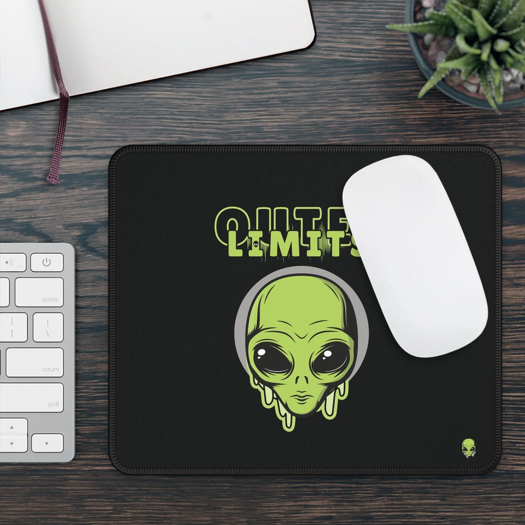 Alien Gaming Mouse Pad, Personalized Desk Mat, Custom Mousepad, Outer ...
