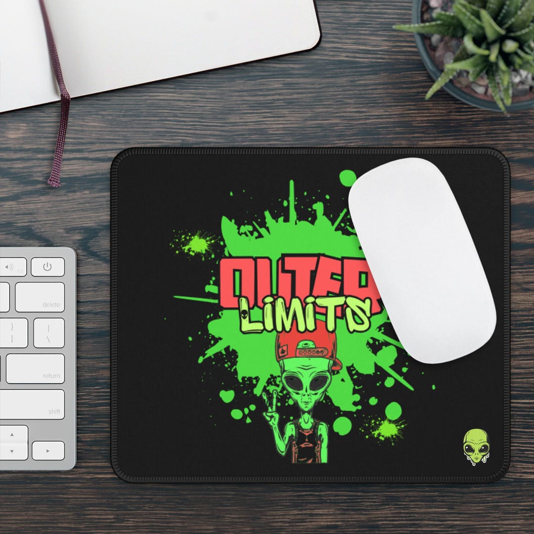 Alien Gaming Mouse Pad, Personalized Desk Mat, Custom Mousepad, Outer ...
