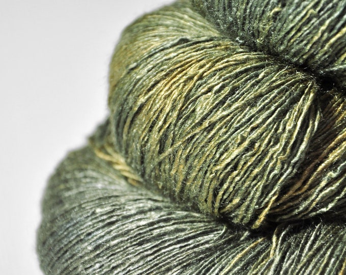 Tree frog in disguise OOAK - Tussah Silk Yarn Fingering weight - Etsy.de
