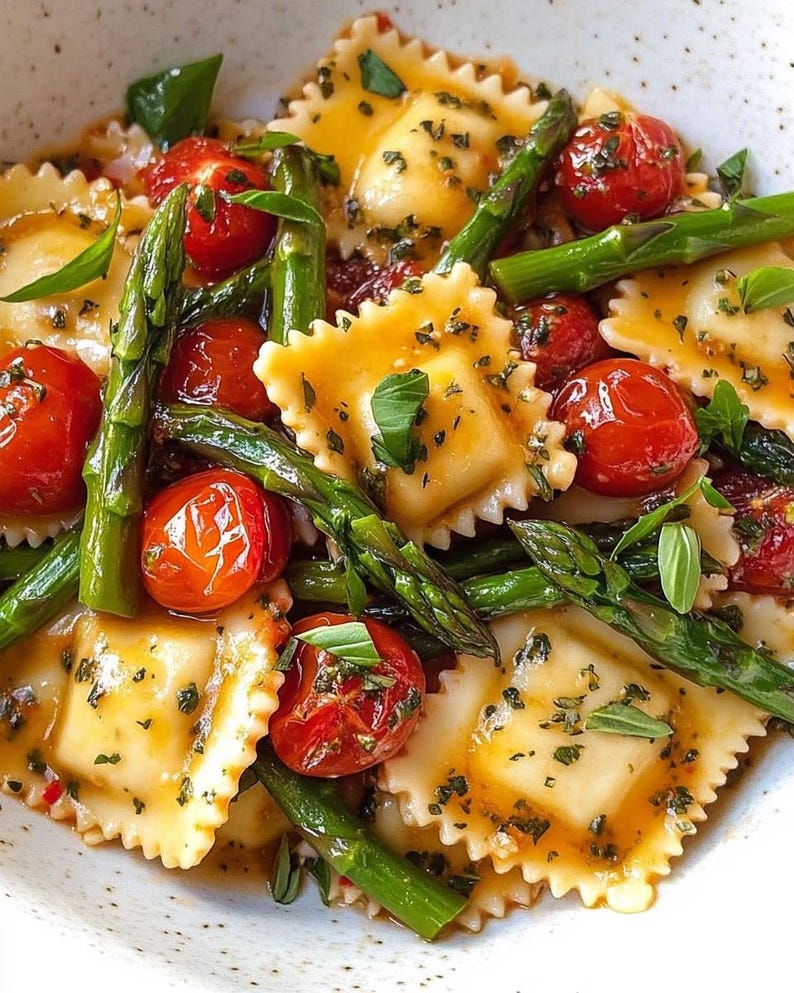 BESTES REZEPT Für Ravioli Primavera mit Spargel und Cherrytomaten im ...