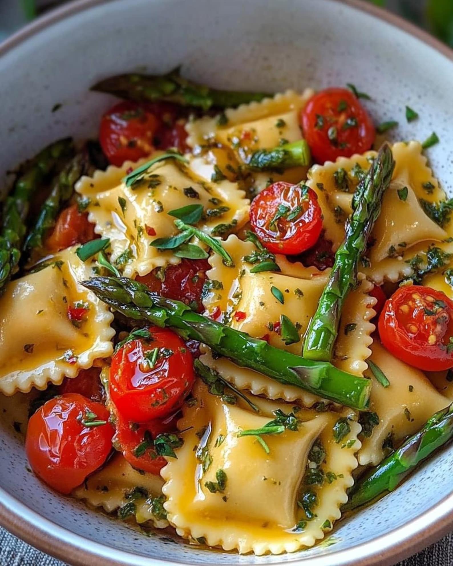 BESTES REZEPT Für Ravioli Primavera mit Spargel und Cherrytomaten im ...
