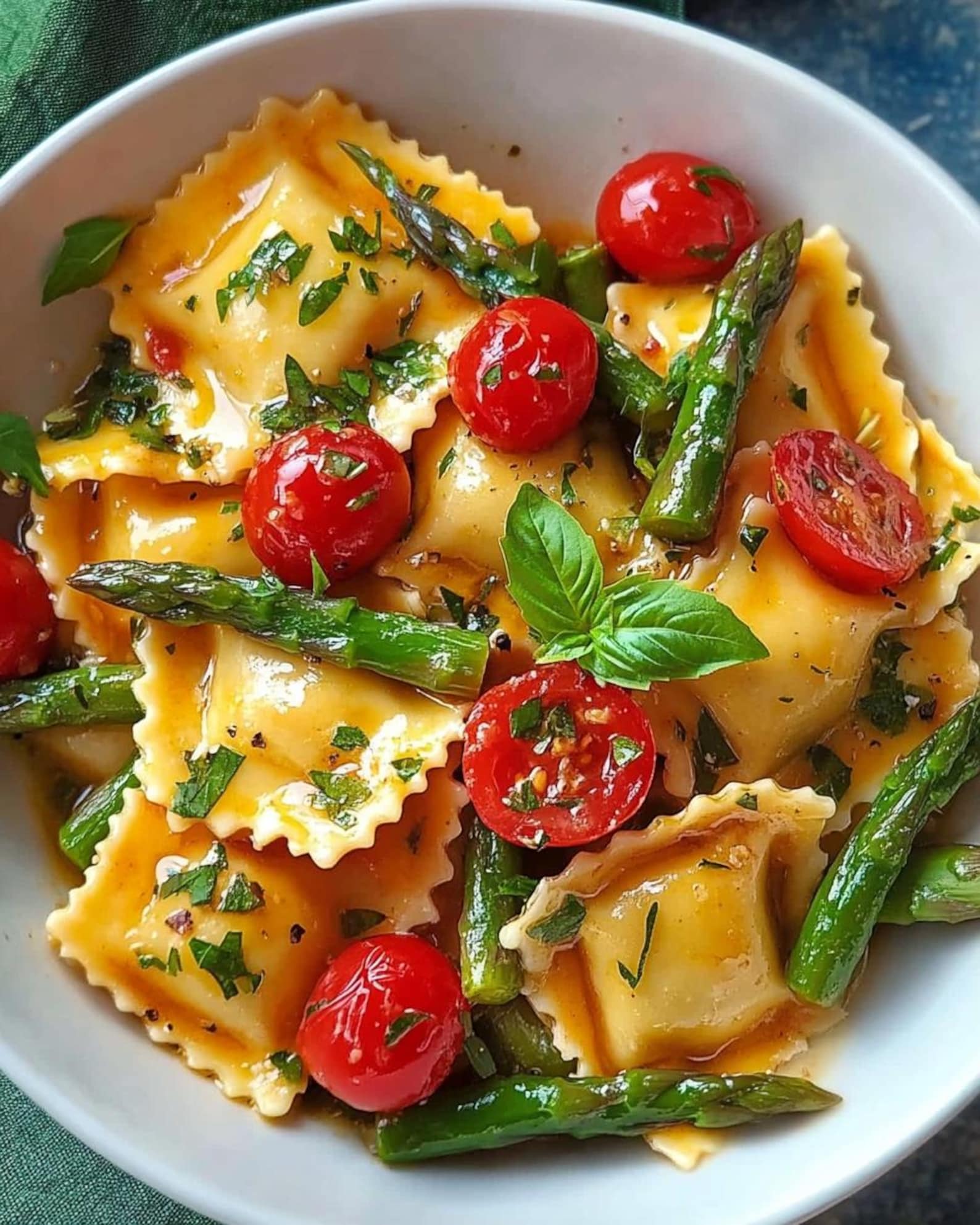 BESTES REZEPT Für Ravioli Primavera mit Spargel und Cherrytomaten im ...