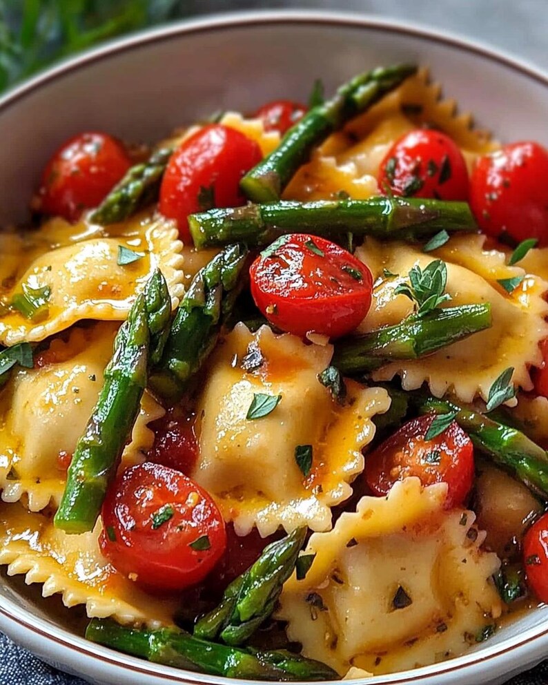BESTES REZEPT Für Ravioli Primavera mit Spargel und Cherrytomaten im ...