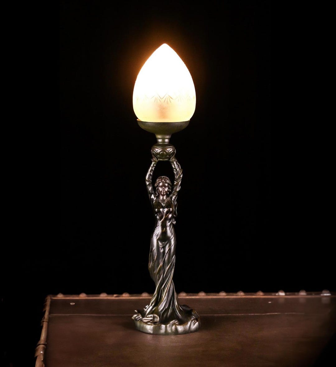 Vintage Lady Figurine Lamp - Art Deco Woman Table Lamp - Romantic ...