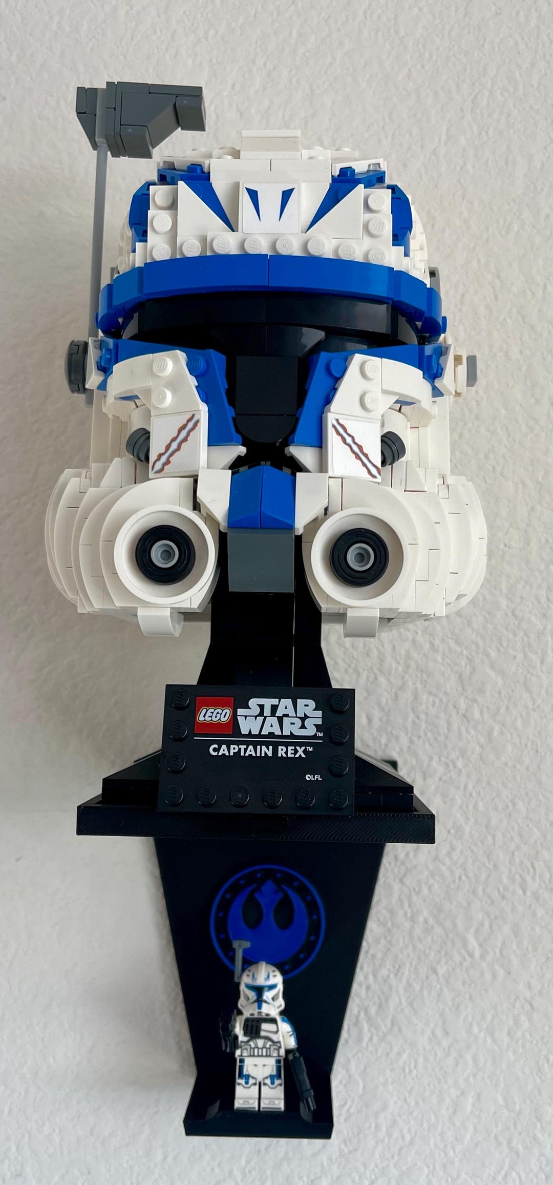LEGO Star Wars Captain Rex Helmet Wall Mount With New Republic Logo ...