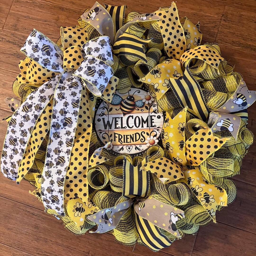 Bumblebee Welcome Friends Wreath - Etsy