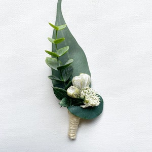 Realistic Green White Eucalyptus Boutonniere/australia Gum Nut ...