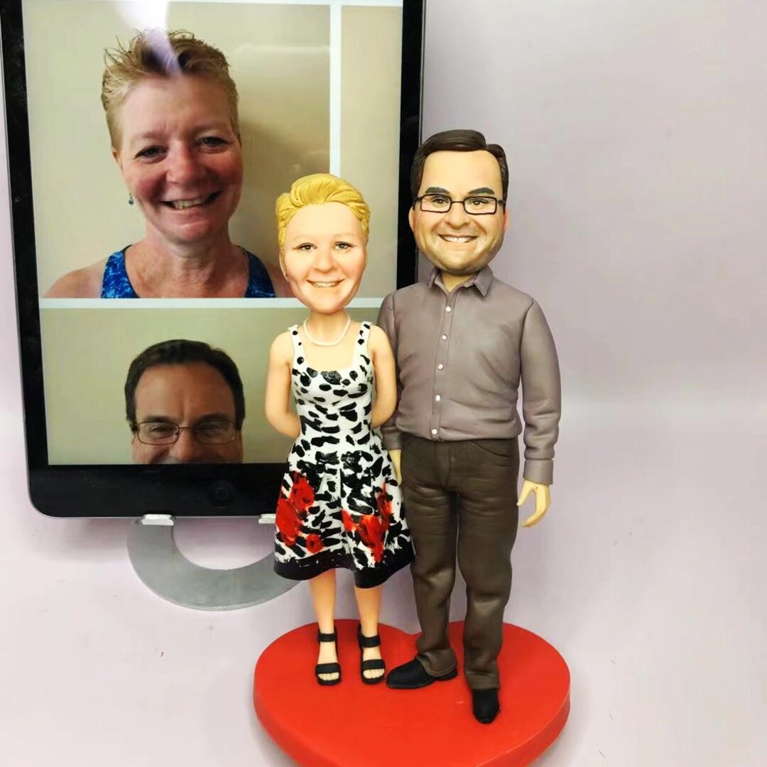 Romantic Couple Clay Sculpture | Custom Anniversary Gift for Him/her ...