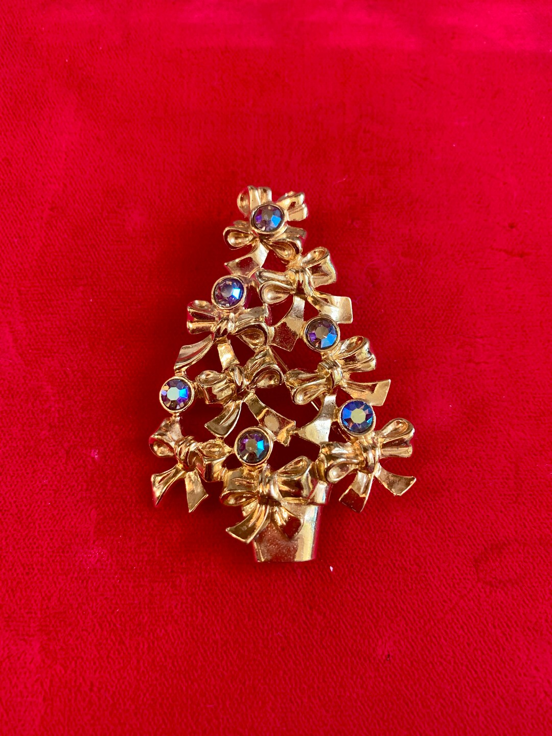 Vintage Avon Christmas Tree Pin – Gold Tone Aurora Borealis Rhinestone ...
