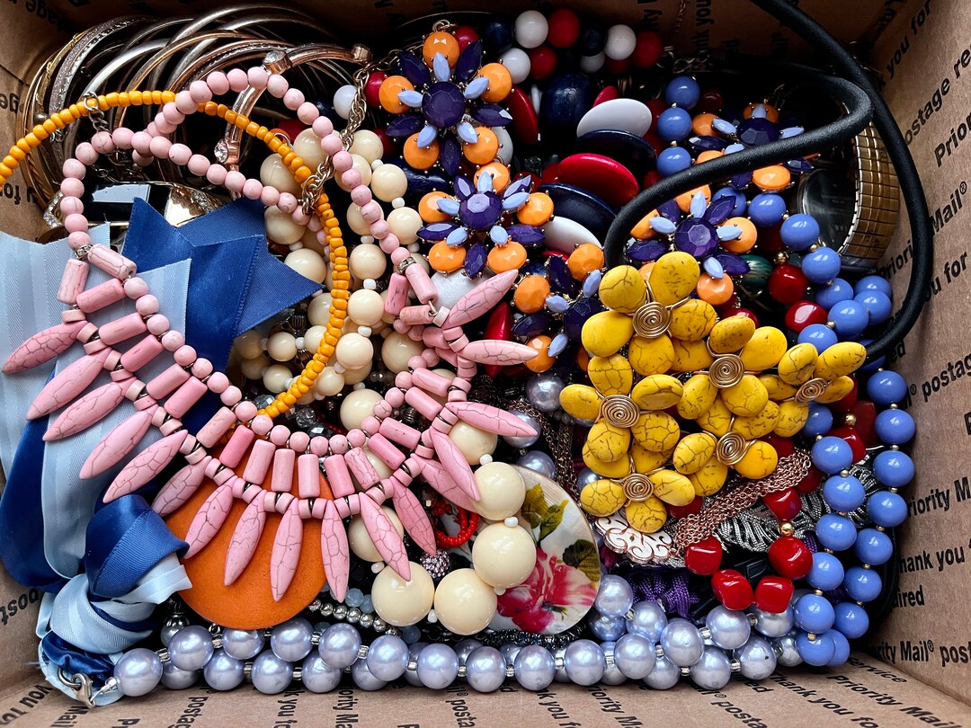 WOW - 10+ Lbs Mixed Vintage & Modern Costume Jewelry - Wear Repair ...