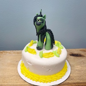 Wicked - Elphaba Cake Topper - Unicorn / Pony / Horse With Glasses - Etsy