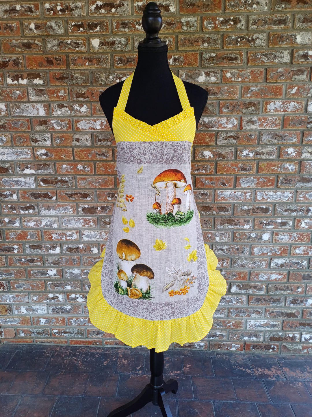 Mushroom Ruffled Chef Apron, Polka Dot Cotton Kitchen Wear, 2 Retro ...