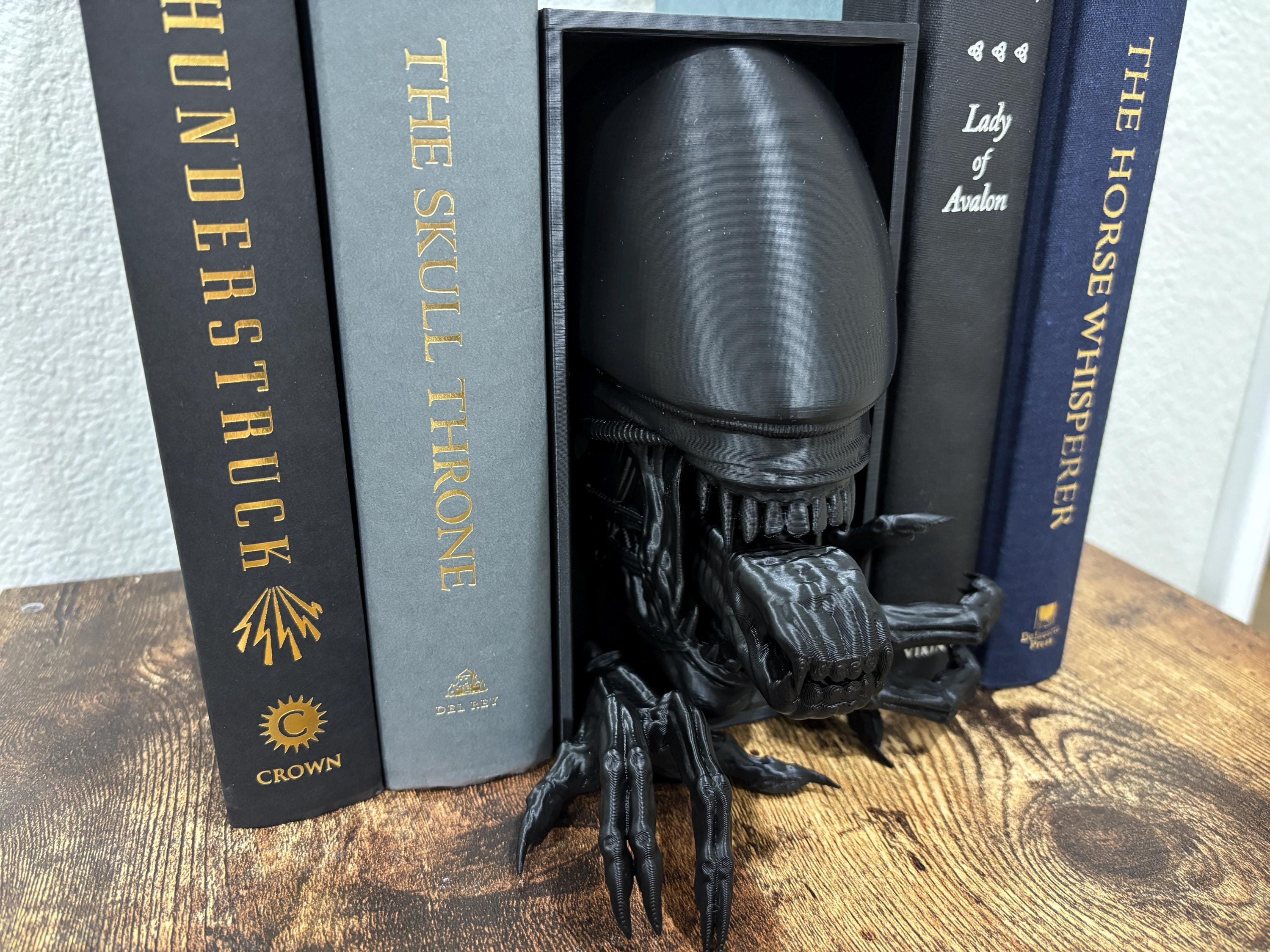 Xenomorph From Aliens Book Nook Shelf Decoration Decor Bookend ...