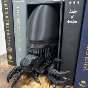 Xenomorph From Aliens Book Nook Shelf Decoration Decor Bookend ...