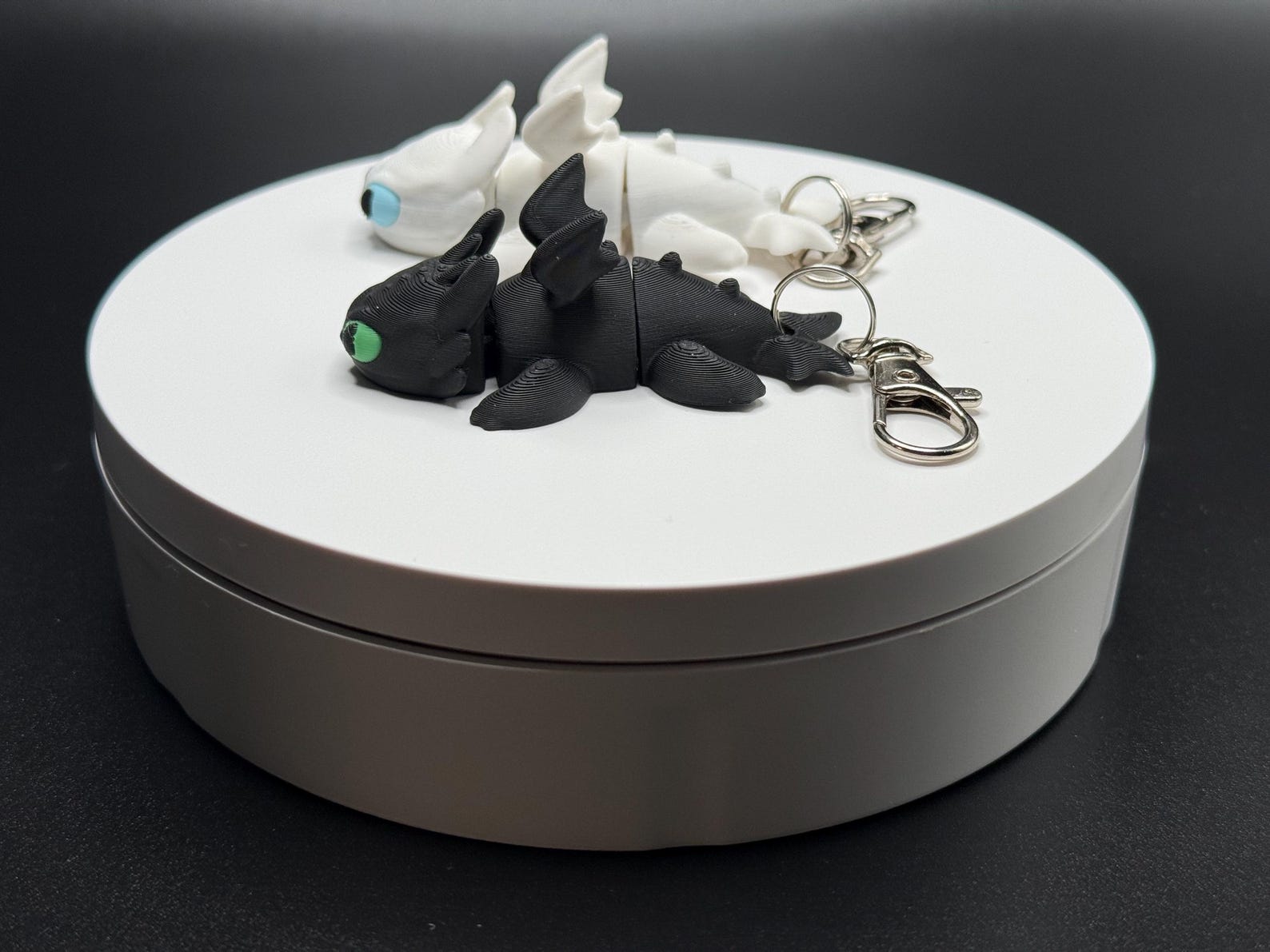 3d Printed Night Fury and Light Fury Flexi Keychains - Etsy