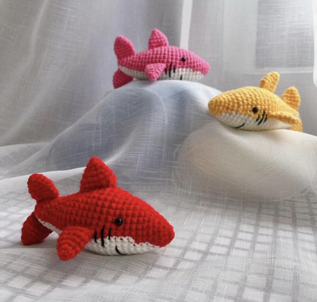 BABY SHARK Keychain Crochet Pattern. Mini Fish Toy Amigurumi. Blue and ...