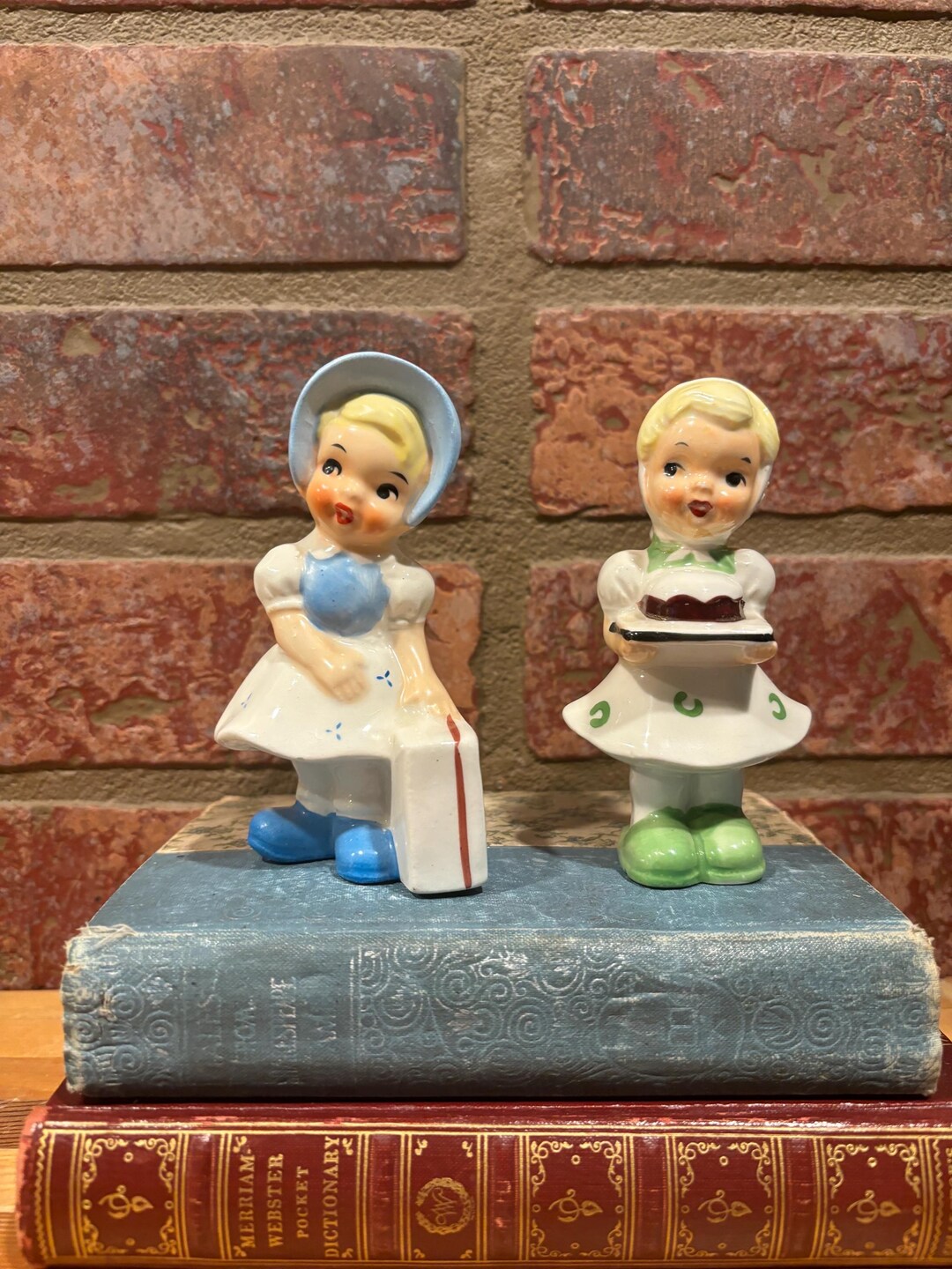 Two Vintage Inarco Girl Figurines - FREE SHIPPING - Etsy