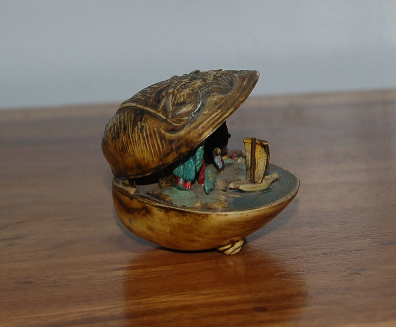 Antique Celluloid Clam Shell W/ an Unusual Colorful Anabori - Etsy