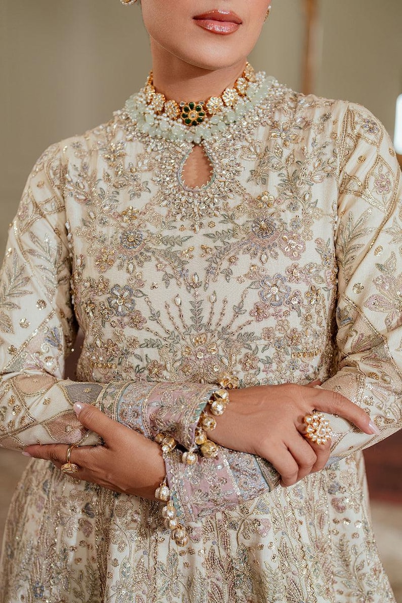 Lehenga Choli for Mehndi | Sabyasachi Inspired Bridal Lengha, Pakistani ...