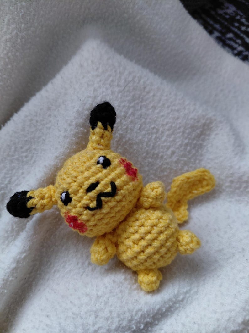 Pikachu Crochet Pattern, Amigurumi Keychain Tutorial, Easy Beginner ...